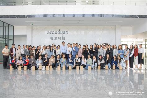 Tham quan Công ty TNHH Arcadyan Technology Việt Nam của sinh viên Khoá khoa Ngôn ngữ Trung Quốc