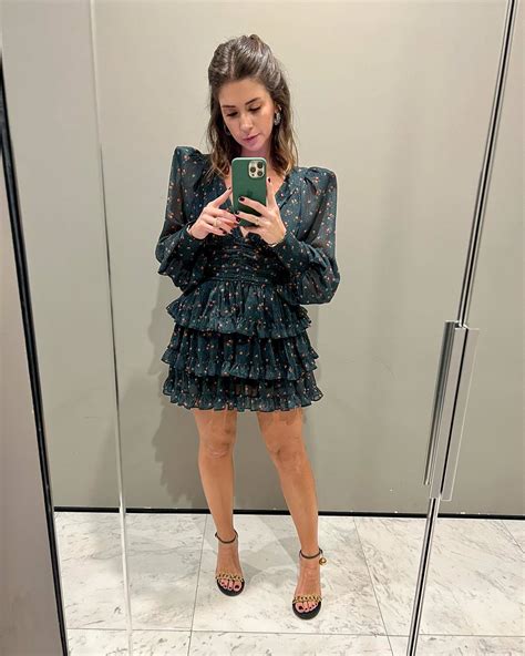 Buse Terims Feet