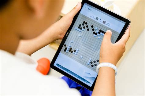 从对手到工具 围棋世界冠军亲临济南华为门店谈ai与围棋 Ai与围棋 ——快科技驱动之家旗下媒体 科技改变未来