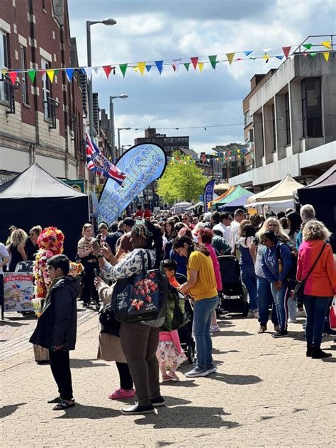 Thousands Fill Sutton Coldfield Town Centre For Unforgettable