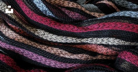 레드 흑백 스트라이프 텍스타일 사진 Unsplash의 무료 스카프 이미지