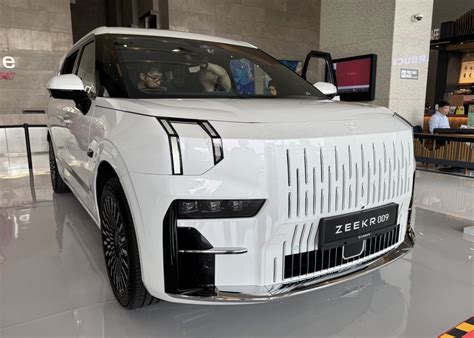 Zeekr 009 Power Port Soyacincau