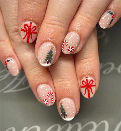 Cute Christmas Nails Thatll Put You On The Santas Nice Manicure List