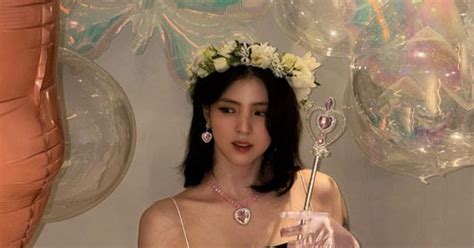 한소희 공주 파티네 93년생 당당하게 맞은 31번째 생일