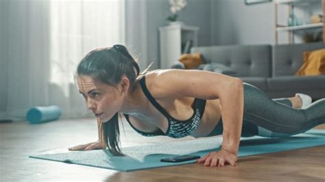 9 Benefits Of Exercising Naked