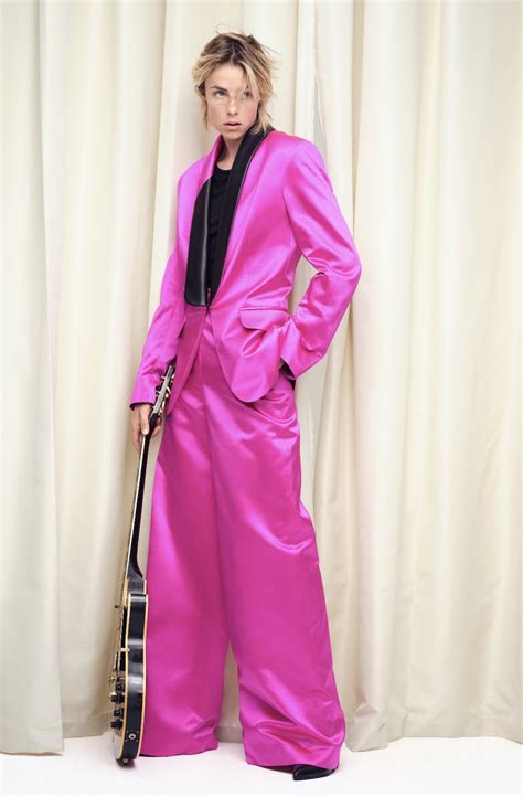 Desainer Didit Hediprasetyo Meluncurkan Koleksi Adibusana Musim Gugur Dingin 2023 24