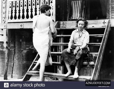 Jo Van Fleet Feet Aznudefeet