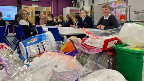Staffordshire Pupils Aim To Make School Plastic Free Bbc News