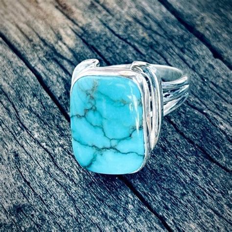 On Lucky Ground Beth Dutton Turquoise Horseshoe Ring Yellowstone Spi