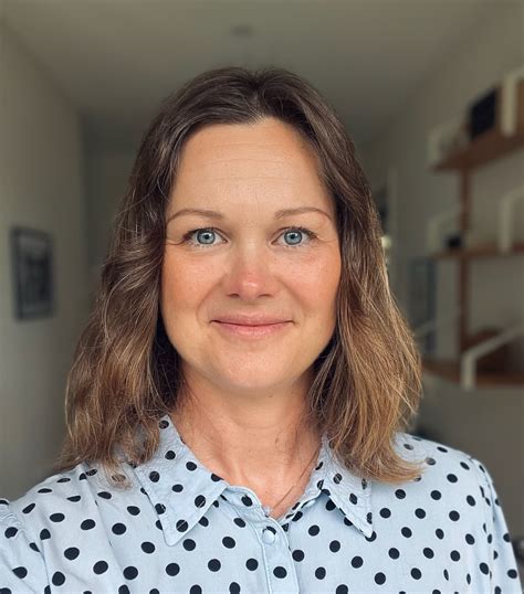 🌖 Mørke Aftener Bløde Lagner Lyden Af Vindens Susen I Træerne… Giver Mig Lyst Til At Slukke