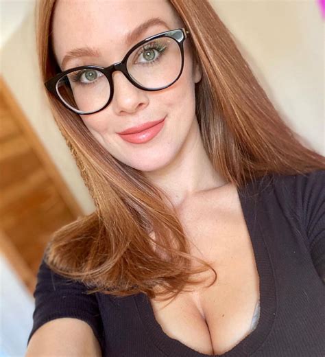 Leanna Decker 12012020 • Celebmafia