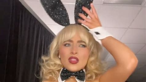 Sabrina Carpenter Wore 3 Halloween Costumes For Dallas Show Marie Claire