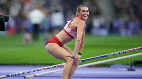 Pole Vaulter Alysha Newman Twerks After Securing A Bronze Medal Team