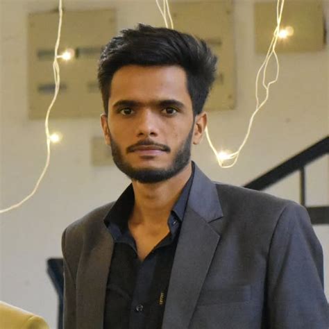 Adv Naved Pasha 🇮🇳 Naved Pasha • Threads Say More