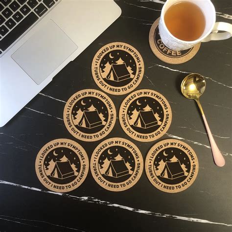 캠핑 디자인 각인 코르크 코스터 차 커피 머그잔 음료 홀더 주방용 천연 나무 매트 식기 원형 음료 코스터 Aliexpress