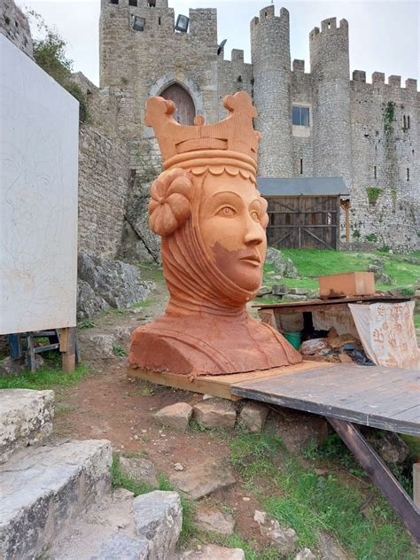 Escultura Rainha D Urraca Carlos Oliveira