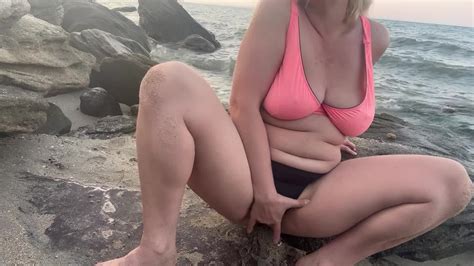 Frigging And Going Knuckle Deep At Community Beach Multiple Splatter