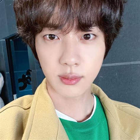 해피 진데이 방탄소년단 진 한국과 일본으로 이어지는 생일 축하 물결 텐아시아