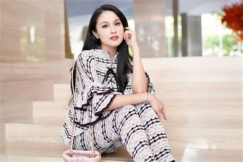 5 Pria Yang Pernah Dekat Dengan Sandra Dewi Okezone Celebrity
