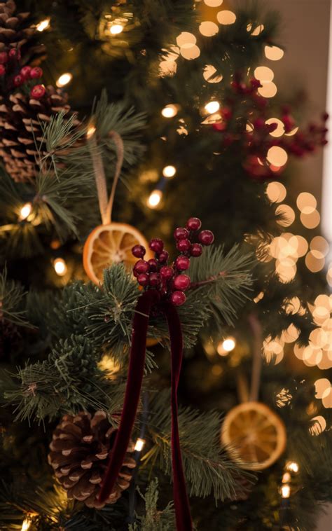 10 Ralph Lauren Inspired Christmas Tree Finds For A Timeless Look