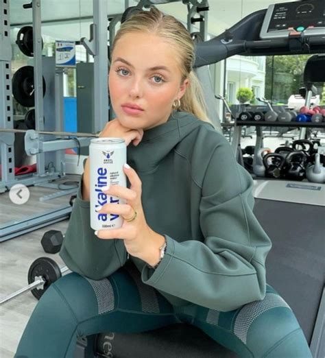 دختر استیون جرارد 😍😍 طرفداری