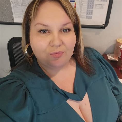 Tara D Elia Tara Delia Threads Say More