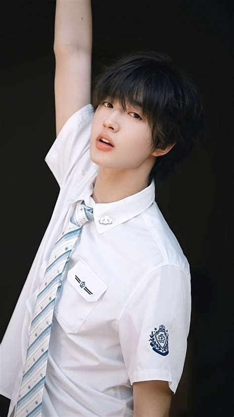 Jiang Hao 江皓 ท่าโพส