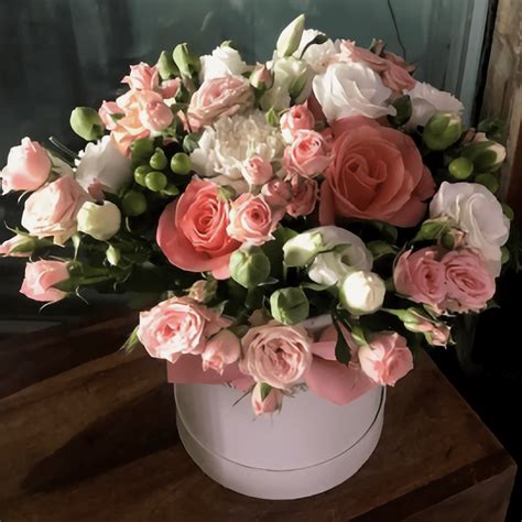 Hat Box With Flowers Ray Of Love Order Online And Send For 156