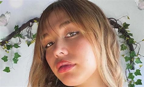 La Estrella Trans De Tiktok Aj Clementine Con El Corazón Roto Después