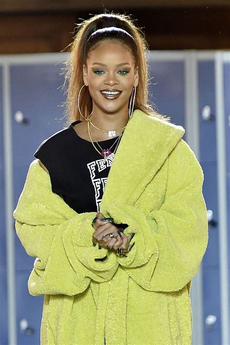Rihannas Best Ever Hairstyles A Timeline Rihanna Rihanna Outfits