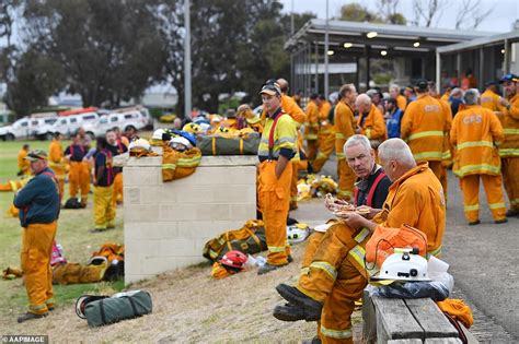 Two Bushfires Form Into Mega Blaze Daily Mail Online