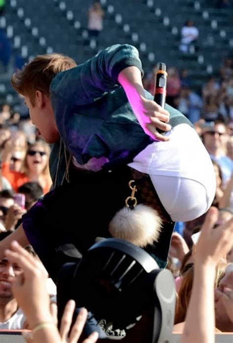 Celeb Saggers Justin Bieber Flashes His Underwear At Wango Tango