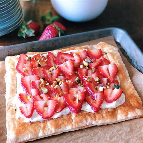 Easiest Strawberry Puff Pastry Tart ⋆ Growing Up Cali
