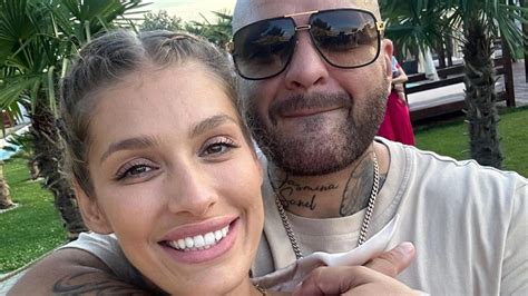 Jasmina Alagič Pred Plastikami Táto šedá Myška že Bola Ona