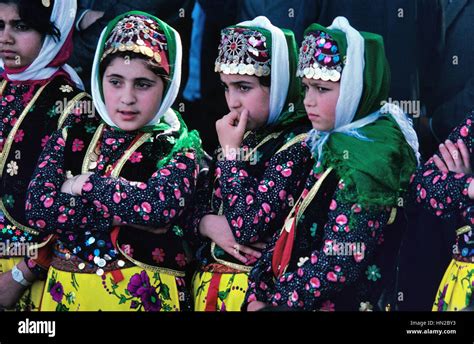 Türkische Mädchen In Tracht Oder Folkloristische Kostüm Istanbul Türkei