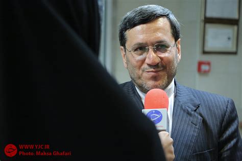 عیادت مسئولین از دکتر صالحی در بیمارستان عکس مهسا غفاری