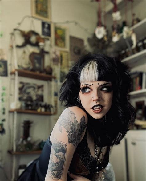 𝕮𝖆𝖗𝖔𝖑𝖎𝖓𝖊 Hair Styles Hair Cuts Goth Hair