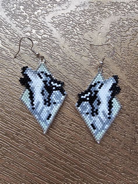Beaded Wolf Earrings Indigenous Brickstitch Wolf Earrings Nature