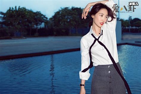 白百合张爱朋泰国泳池事件，网梗 一指禅”意思是什么？ 明星 冰棍儿网