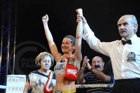 Nonsolobotte Simona Galassi La Regina Deuropa Dai Pugni Dacciaio