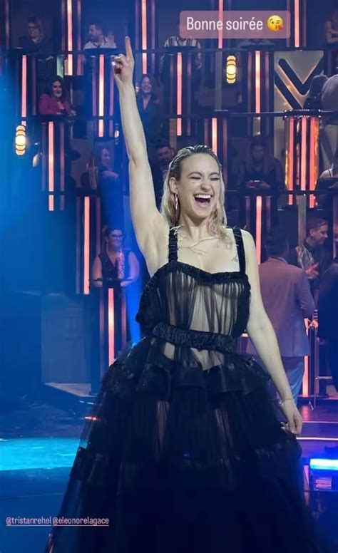 Éléonore Lagacé Dévoile Son Underboob Dans Une Somptueuse Robe Toute