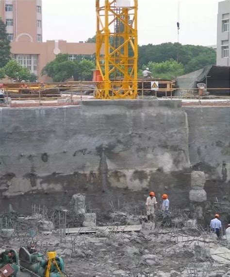 特大建筑深基坑支护施工照片解读，震撼！ 基坑与边坡 筑龙岩土工程论坛