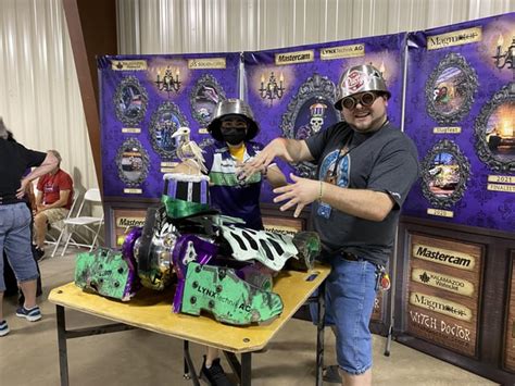 Rusty Bowl Twins R Battlebots