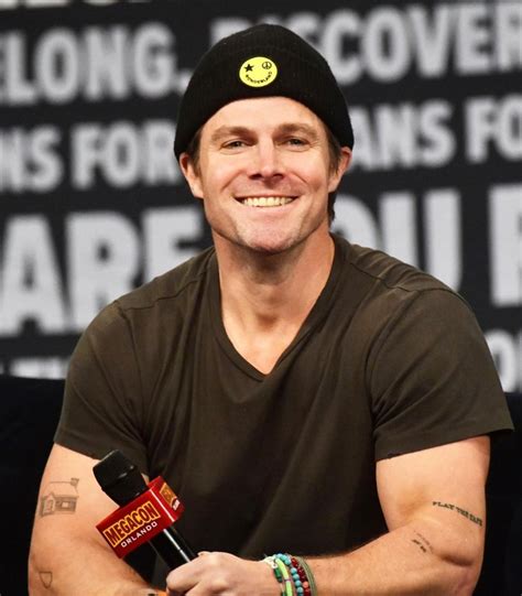 Stephen Amell Suits Up In New Photo From ‘suits La Series Us Weekly