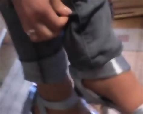 Ferkel Lutscht Sein Sperma Von Den High Heels Eporner