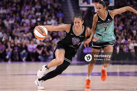 Golden State Valkyries Guard Veronica Burton 22 Drives In Against New