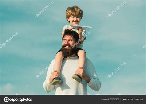 Fathers Day Happy Father Son Summer Field Dream Flying Concept — Stock