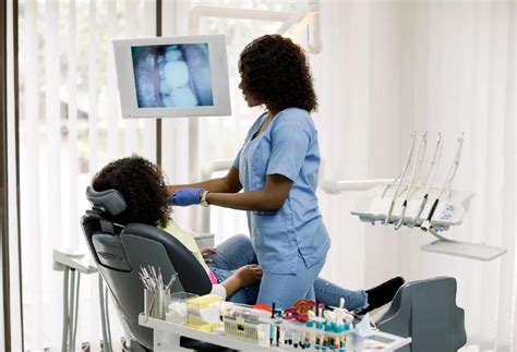 Dental Assistant Vs Dental Hygienist Uma