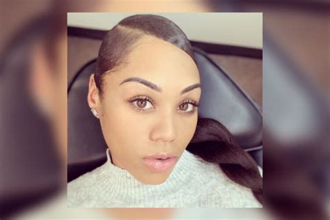 5 Hot Sexy Monique Williams Bikini Pics