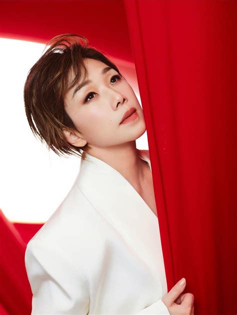 林憶蓮神隱4年跨年晚會現身 58歲凍齡美貌曝光 娛樂 中時